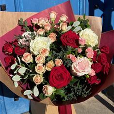 Florist Choice Rose Bouquet Room to Bloom Florist Elgin